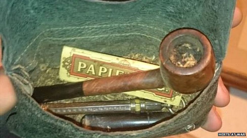 WW1 Hertfordshire soldier's 'poignant time capsule' opened - BBC News