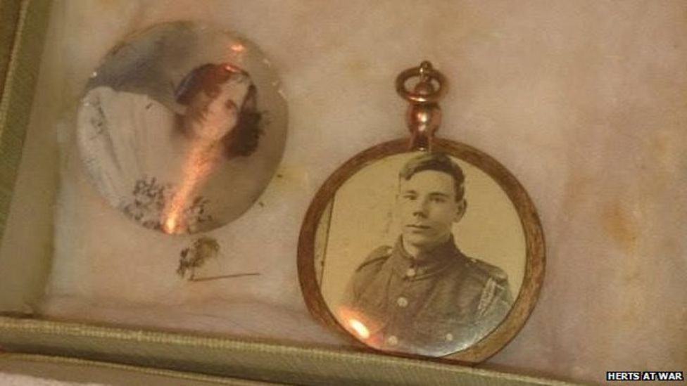 WW1 Hertfordshire soldier's 'poignant time capsule' opened - BBC News