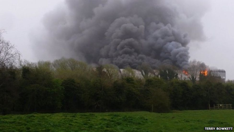 Wellingborough industrial estate fire continues to burn - BBC News