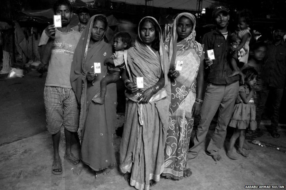 In pictures: Delhi's homeless get voting rights - BBC News