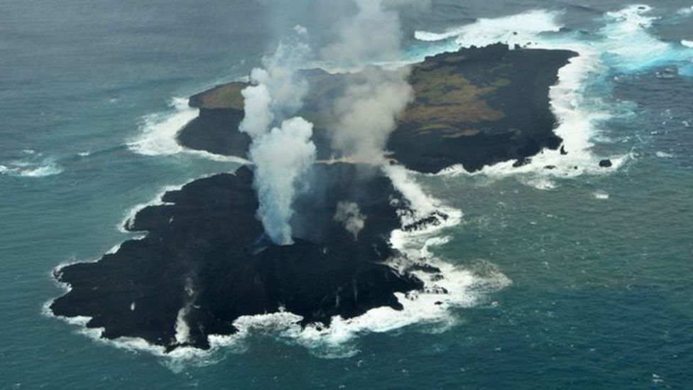 Volcanic islands merge in Pacific Ocean - BBC News