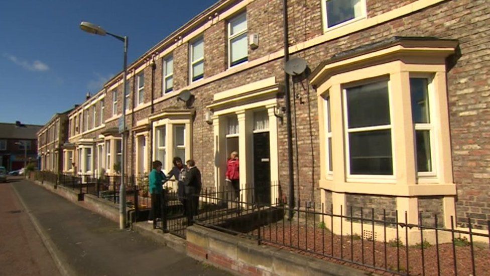 The rise, fall and rise of the Tyneside flat - BBC News