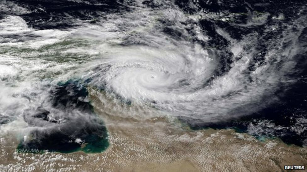 Cyclone Ita: Queensland hit by 'very destructive' storm - BBC News