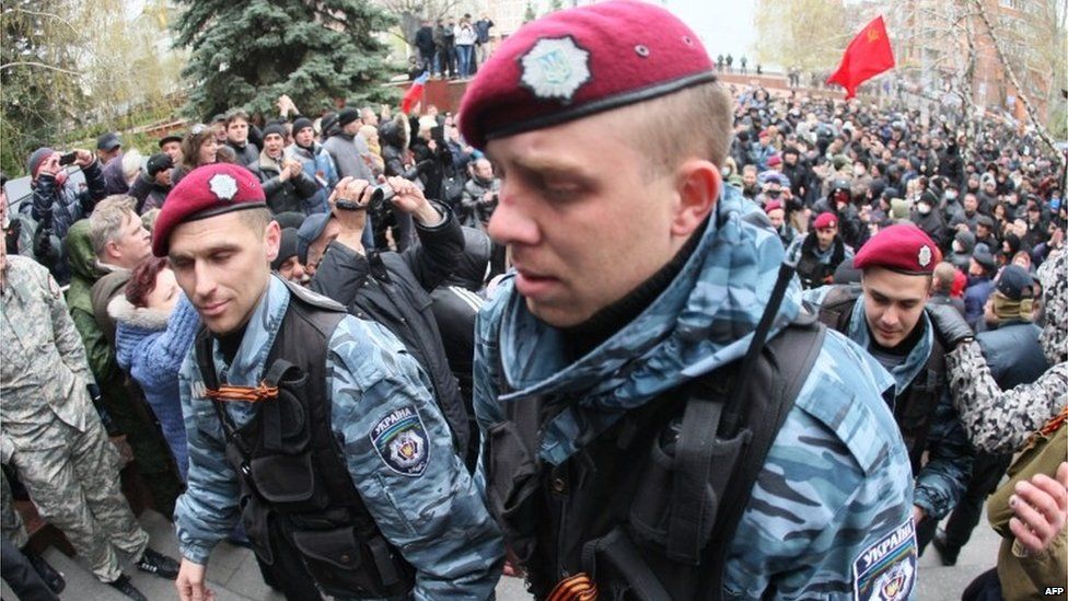 Eastern Ukraine crisis: In pictures - BBC News
