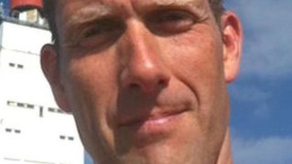 Cardiff teacher Gareth Williams had indecent child images - BBC News