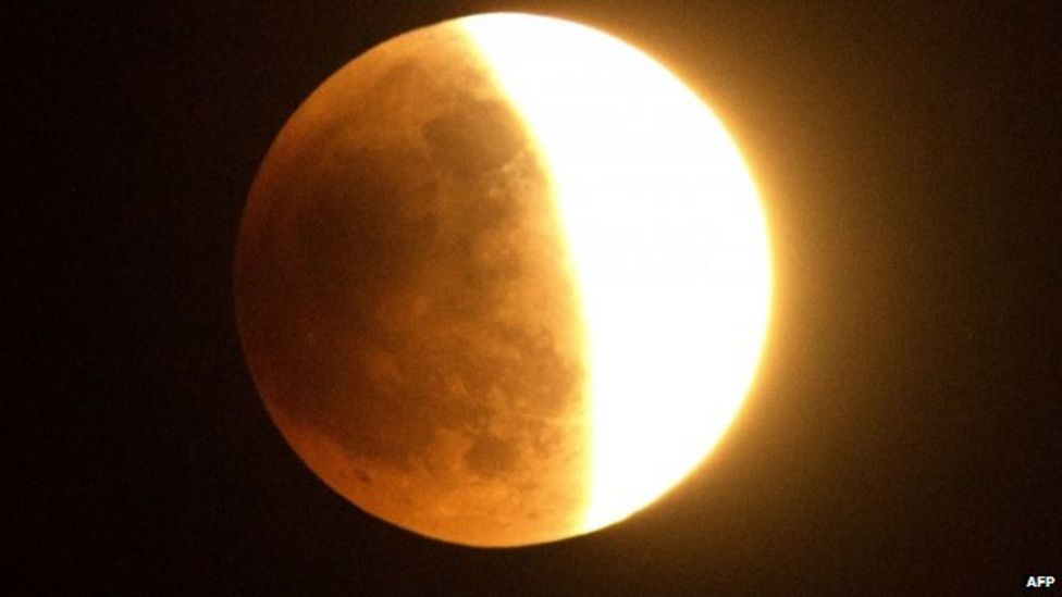'Blood moon' eclipse seen over Americas - BBC News