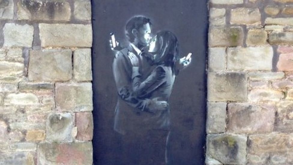 Banksy's Mobile Lovers artwork raises £400k for boys' club - BBC News