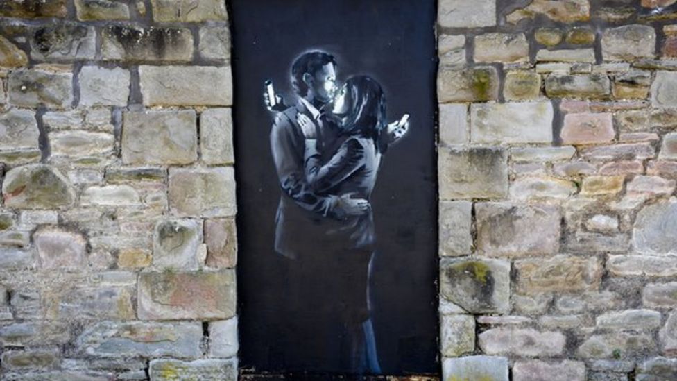 Banksy shows off new artwork in Venice - BBC Newsround