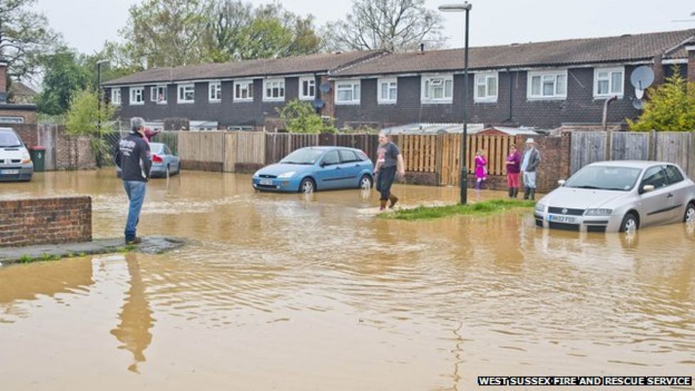 West Sussex homes flooded as Bewbush water main bursts - BBC News