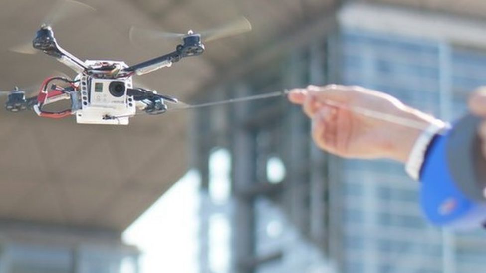 Easyjet develops flying robots to inspect aircraft - BBC News