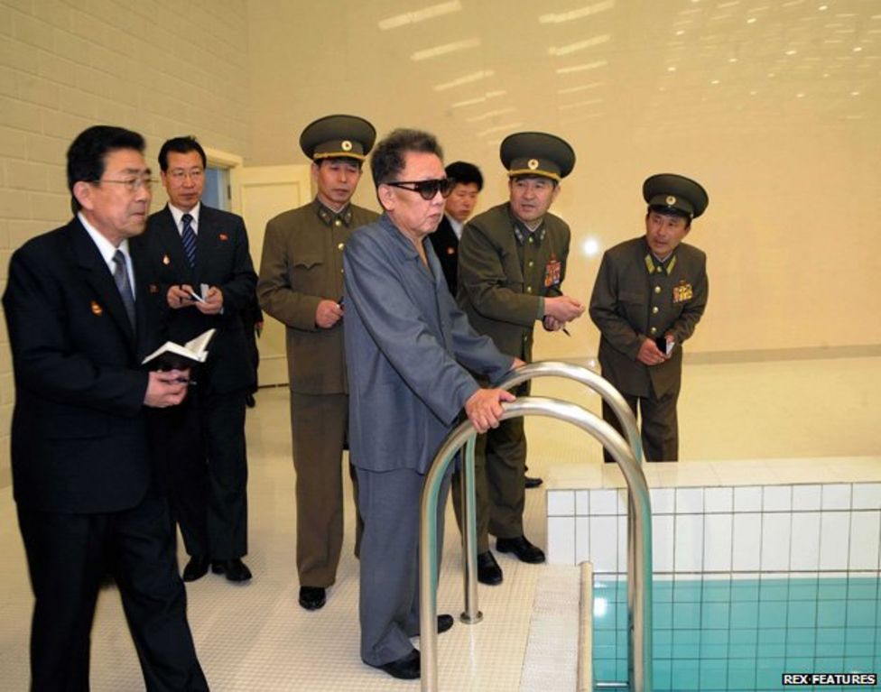 Why is Kim Jong-un always surrounded by people taking notes? - BBC News