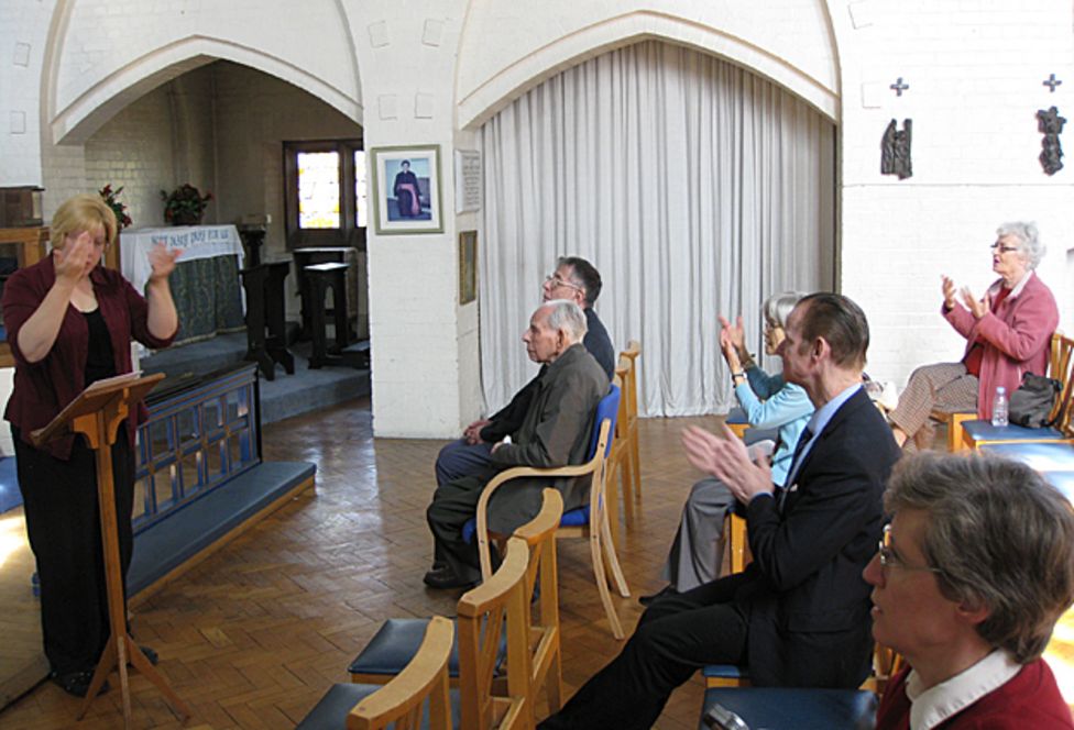 UK's first purpose-built deaf church to close - BBC News
