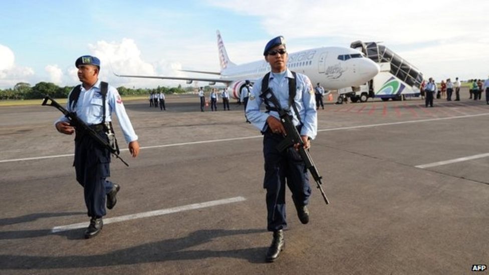 Arrest after Bali plane hijack alert in Indonesia - BBC News
