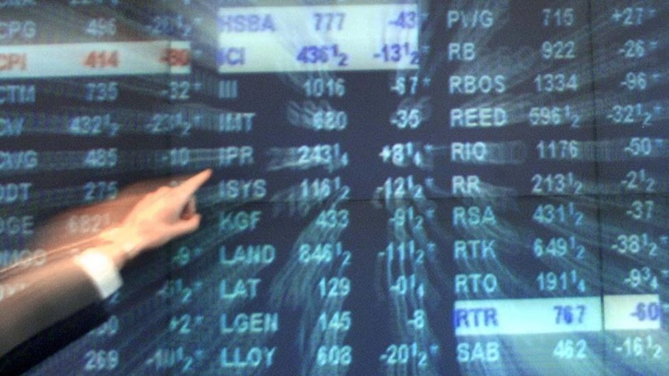 UK trader in fraud arrest over US 'flash crash' - BBC News