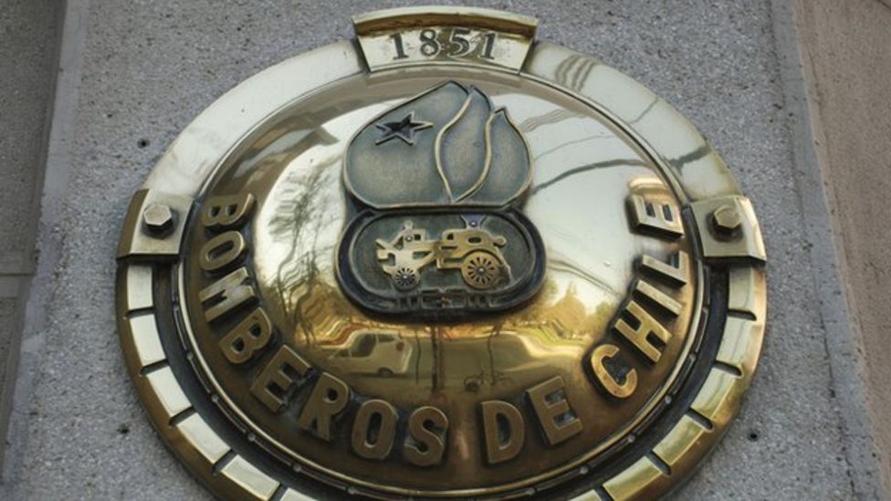 Chile's firefighters in spotlight after Valparaiso blaze - BBC News