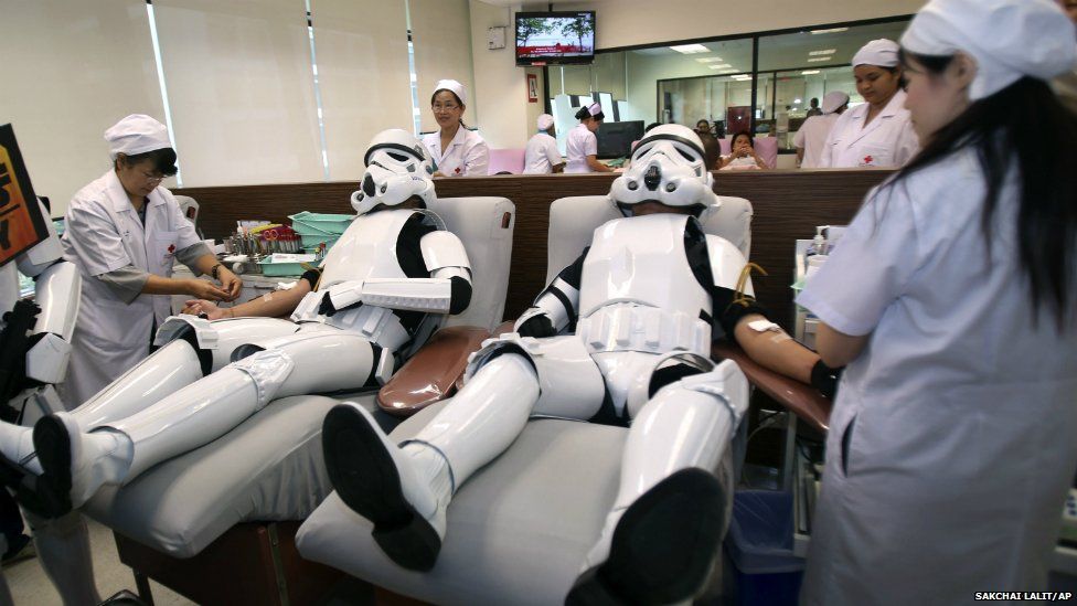 Day in pictures: 28 April 2014 - BBC News