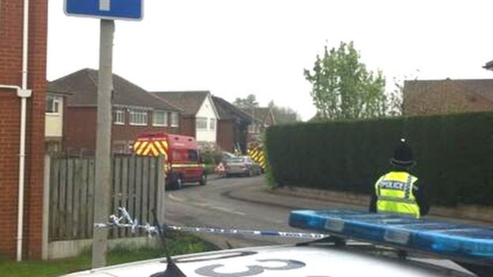 Garforth fatal house blaze investigation under way - BBC News