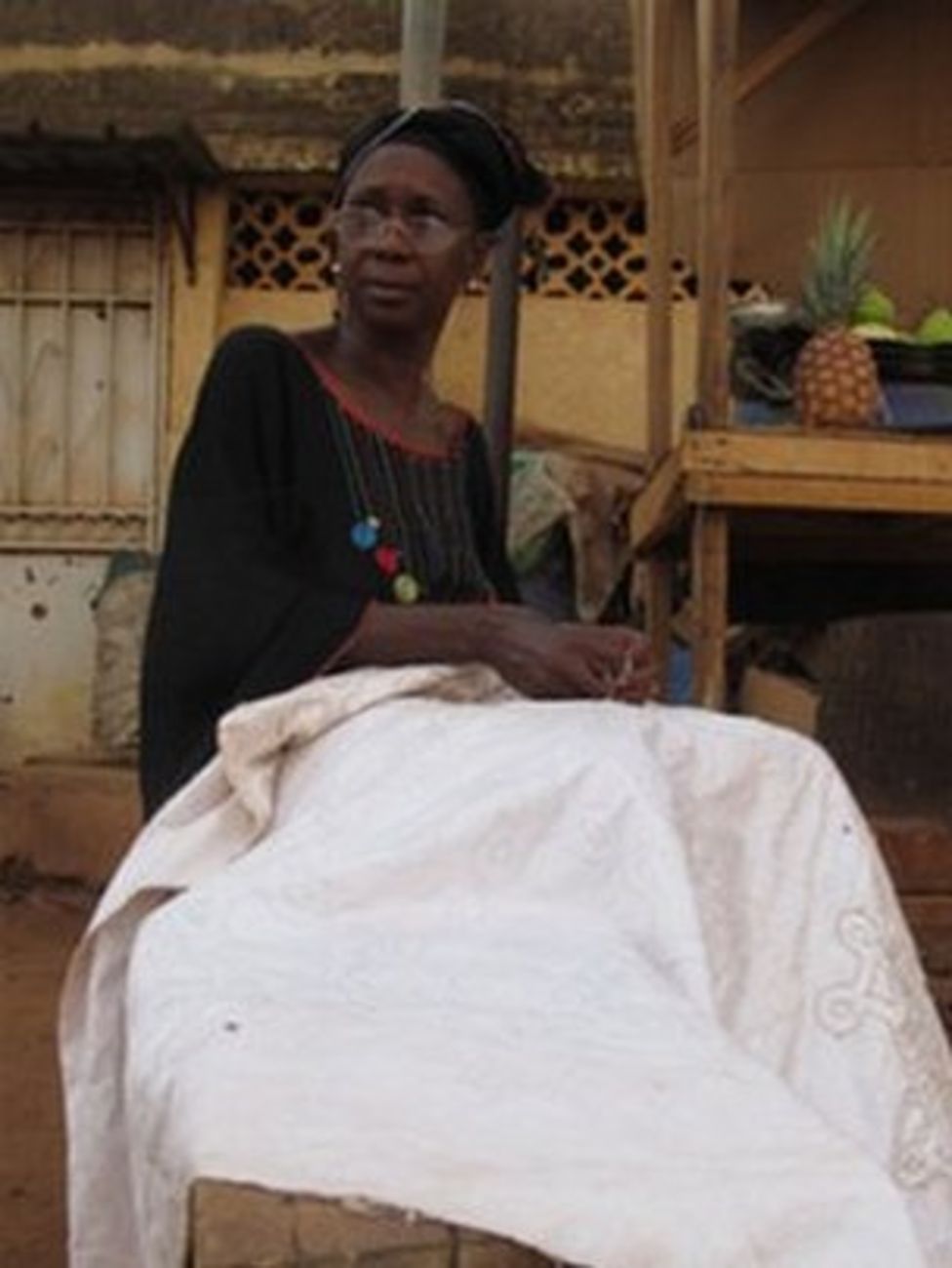 Mali's brocade: The best dyed cloth in the world? - BBC News