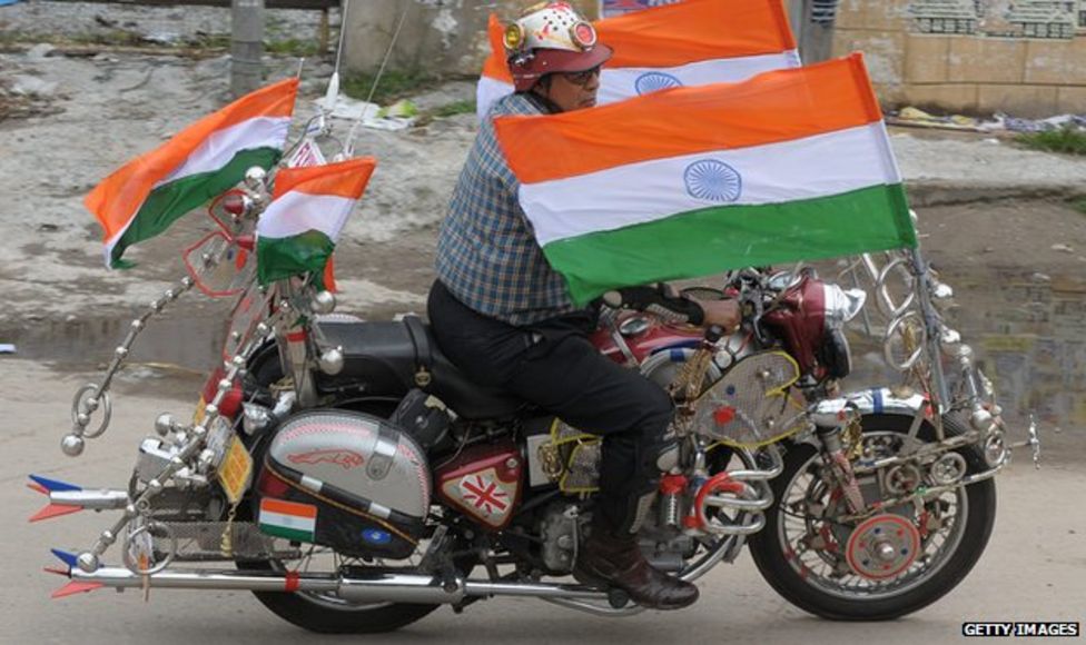 India: Devotees pray for motorcycle 'blessings' - BBC News
