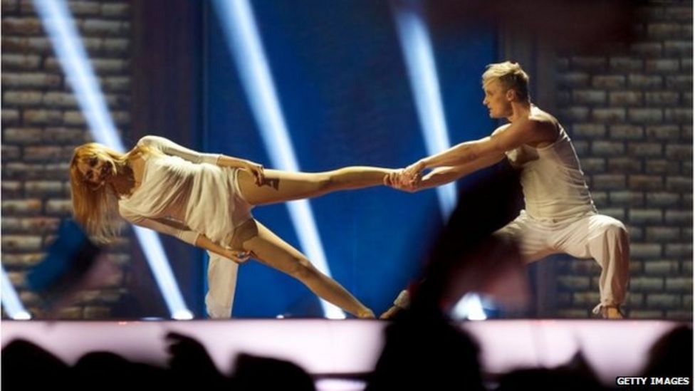 Russia booed at Eurovision semi-final - BBC News