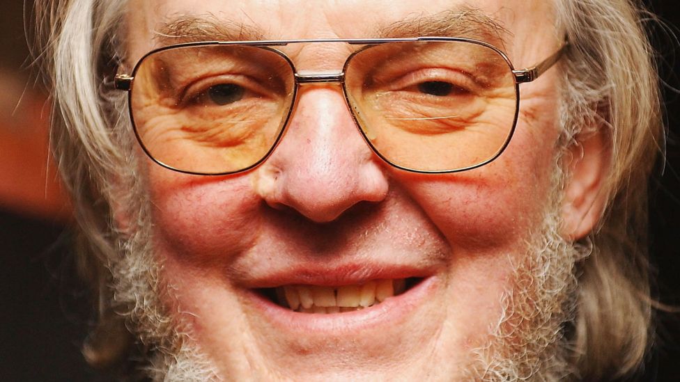 Lost Beagle2 probe found 'intact' on Mars - BBC News