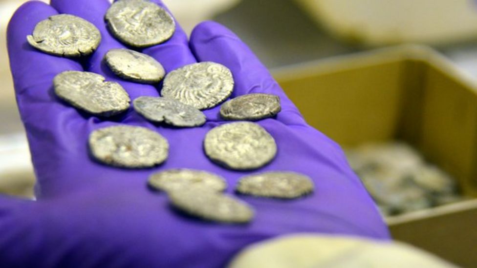 Jersey coin hoard extraction done in public - BBC News