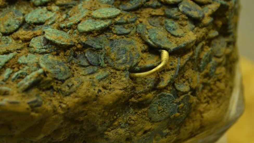 Jersey coin hoard extraction done in public - BBC News