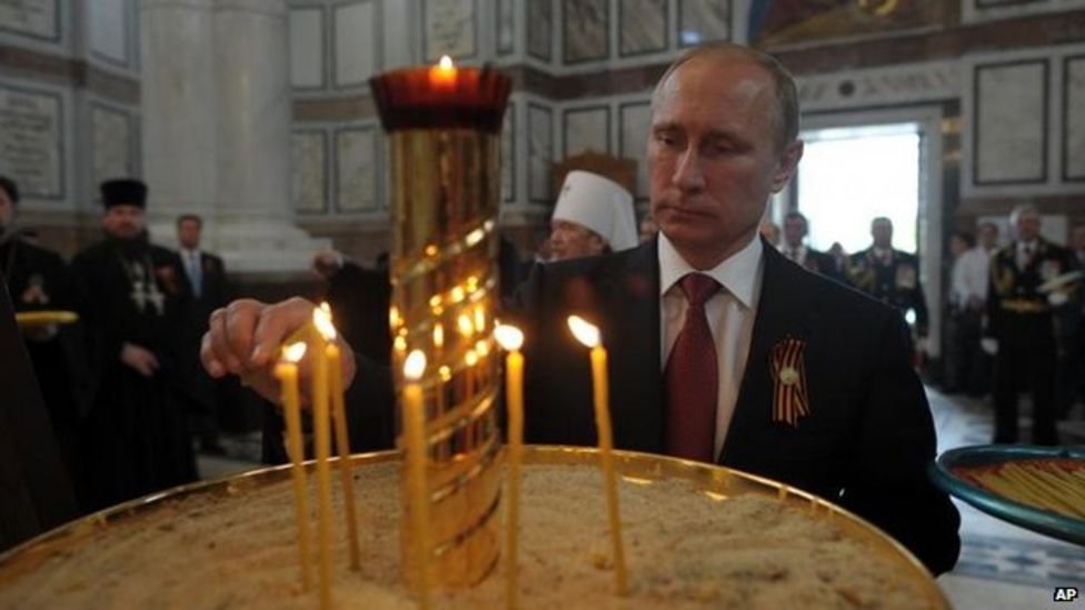 Ukraine crisis: Putin visit to Crimea angers US and EU - BBC News