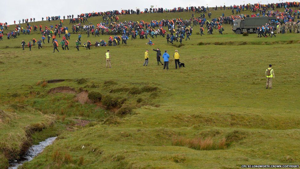 In pictures: Dartmoor Ten Tors Challenge takes off - BBC News