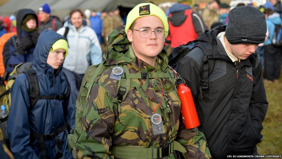 In pictures: Dartmoor Ten Tors Challenge takes off - BBC News