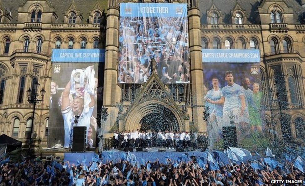 Manchester City's Premier League title celebrations draw crowds - BBC News