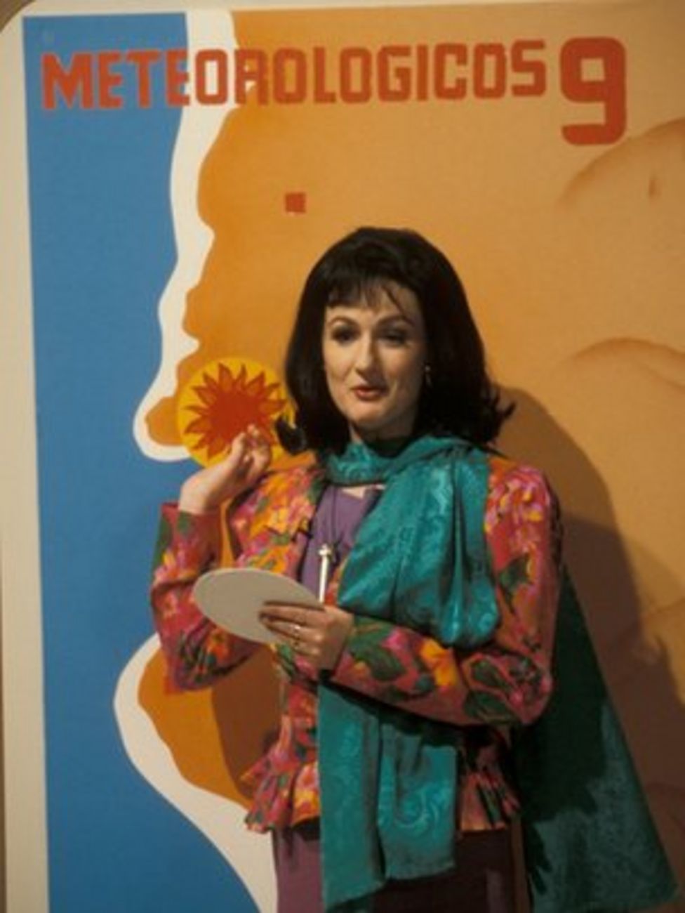 Caroline Aherne, Royle Family star, has lung cancer - BBC News