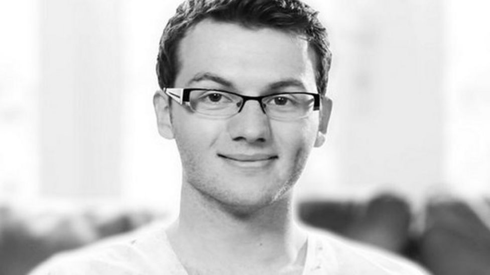 Cancer fundraiser Stephen Sutton dies aged 19 - BBC News