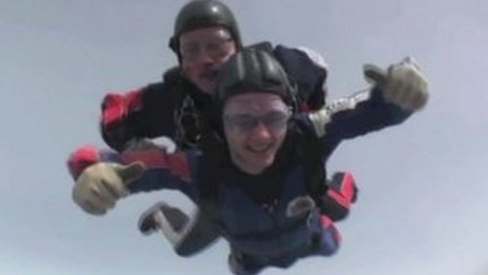 Cancer fundraiser Stephen Sutton dies aged 19 - BBC News