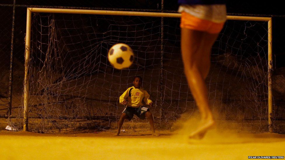 Day in pictures: 16 May 2014 - BBC News