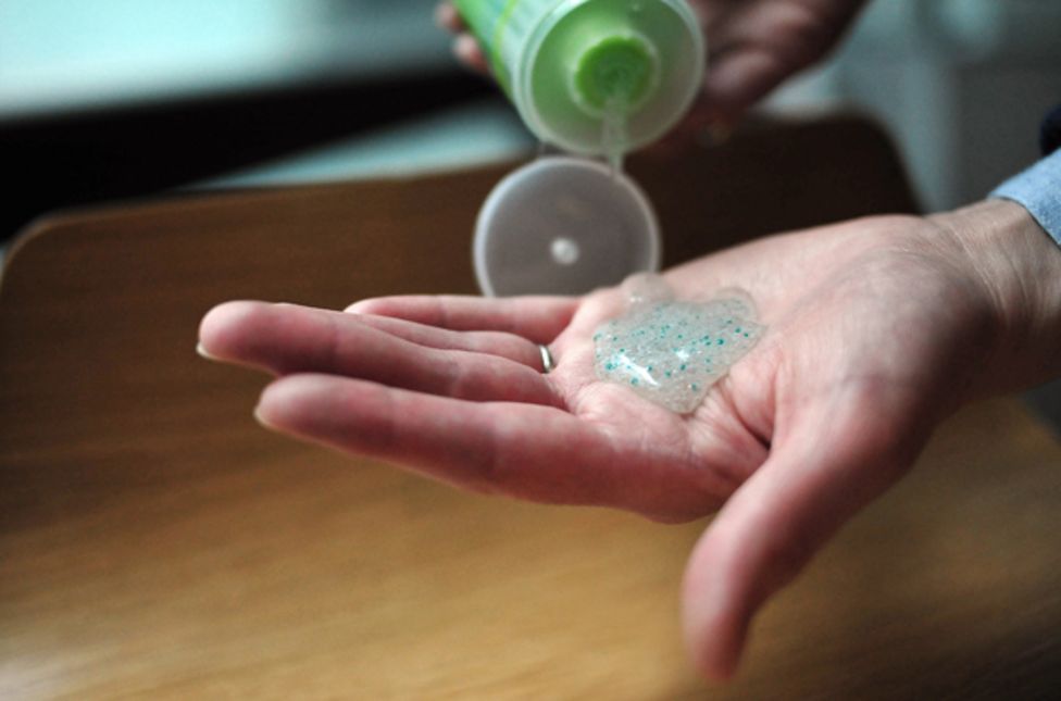 Who, What, Why: Why do people want to ban 'microbeads'? - BBC News