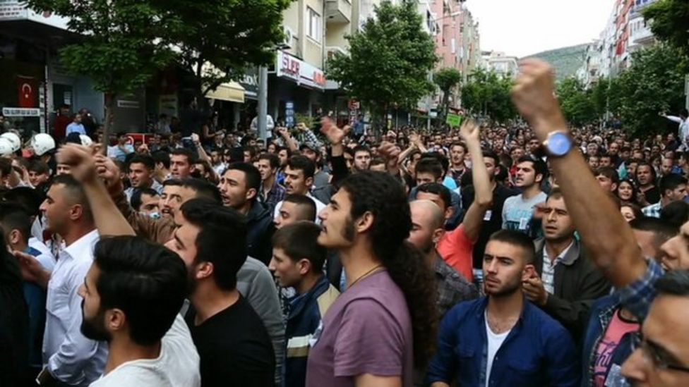 Turkey ends Soma mine disaster rescue, death toll 301 - BBC News
