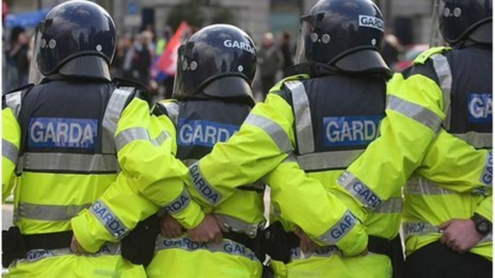Europe ruling: Gardaí win right to strike - BBC News