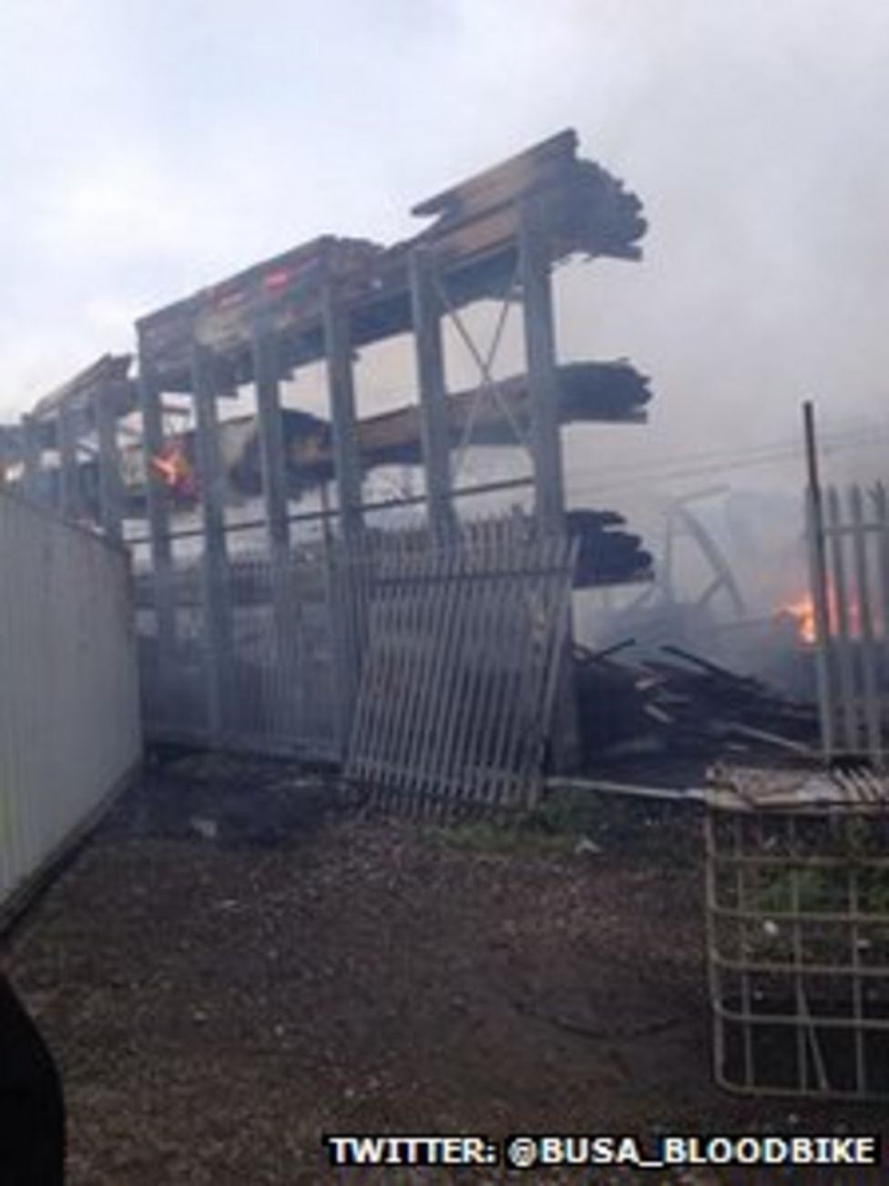 Huge fire at Northfleet Industrial Estate - BBC News