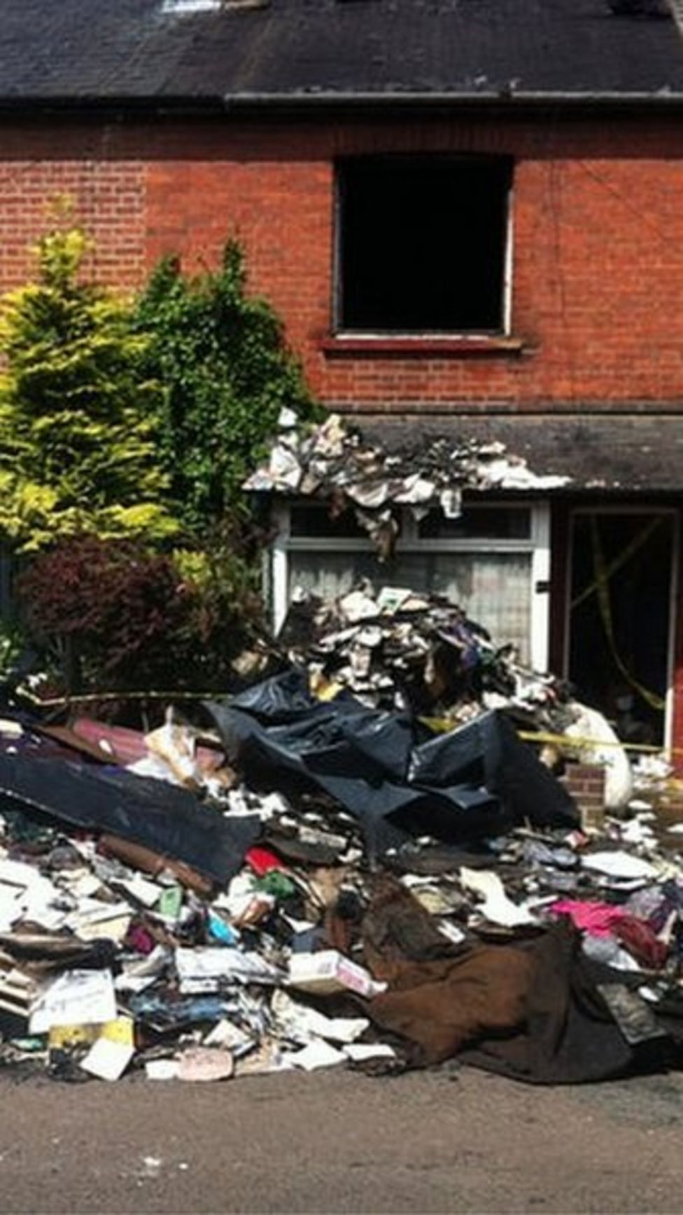 'Heavy hoarding' St Albans house fire takes 11 hours to tackle - BBC News