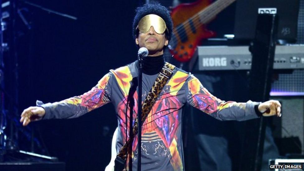 Prince makes Leeds debut with two-hour concert - BBC News