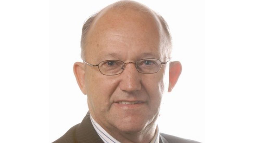 Dundee City Council chief David Dorward to retire - BBC News