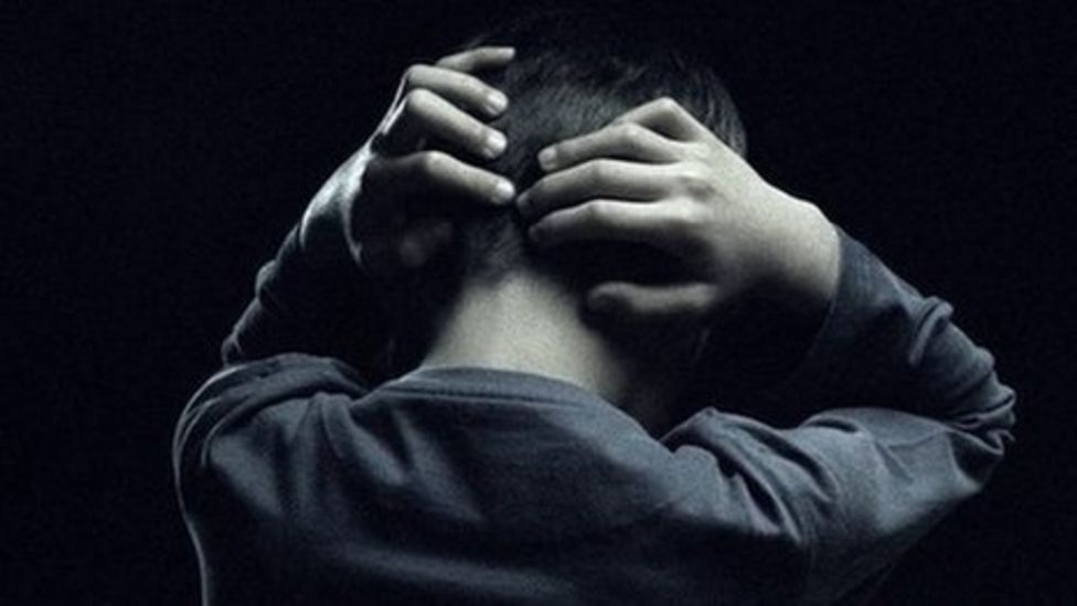 Mental health services cuts 'affecting children' - BBC News