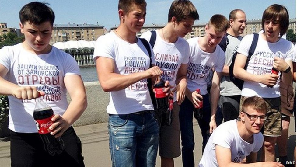 Russia: Group calls for Coca-Cola boycott - BBC News