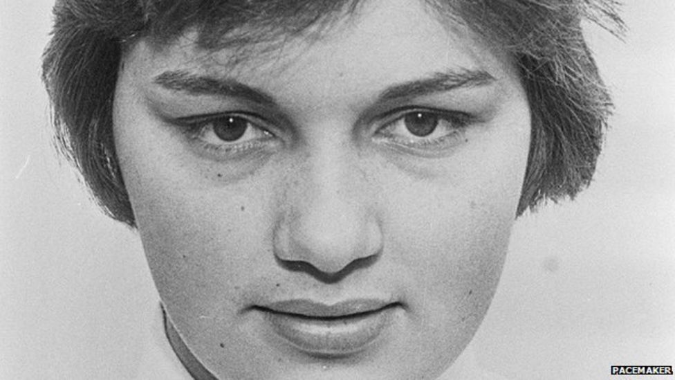 Police Ombudsman: Attacks at centre of PSNI legal action - BBC News