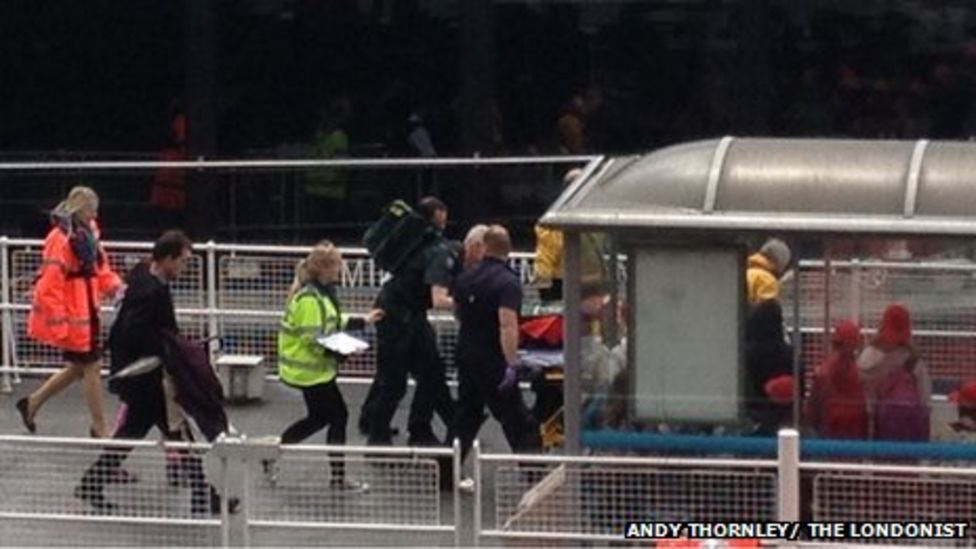 Nine injured as boat hits Tower Bridge - BBC News