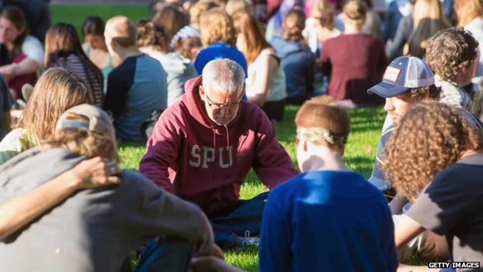 US student disarms Seattle university killer gunman - BBC News