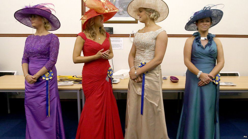 Hawick Common Riding celebrates 500-year landmark - BBC News