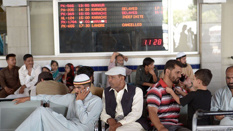 In pictures: Karachi airport attack - BBC News