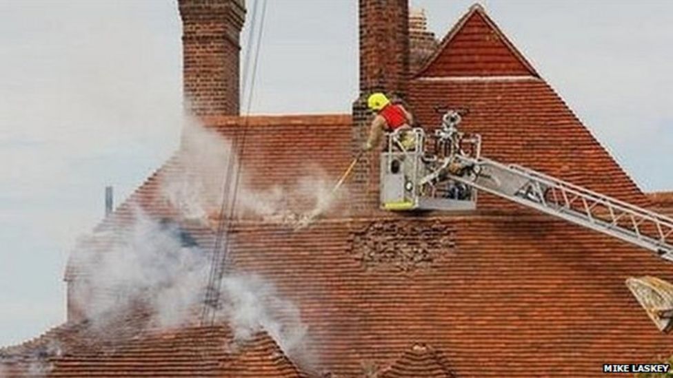 The Holly Tree, Margate pub fire: Woman rescued - BBC News